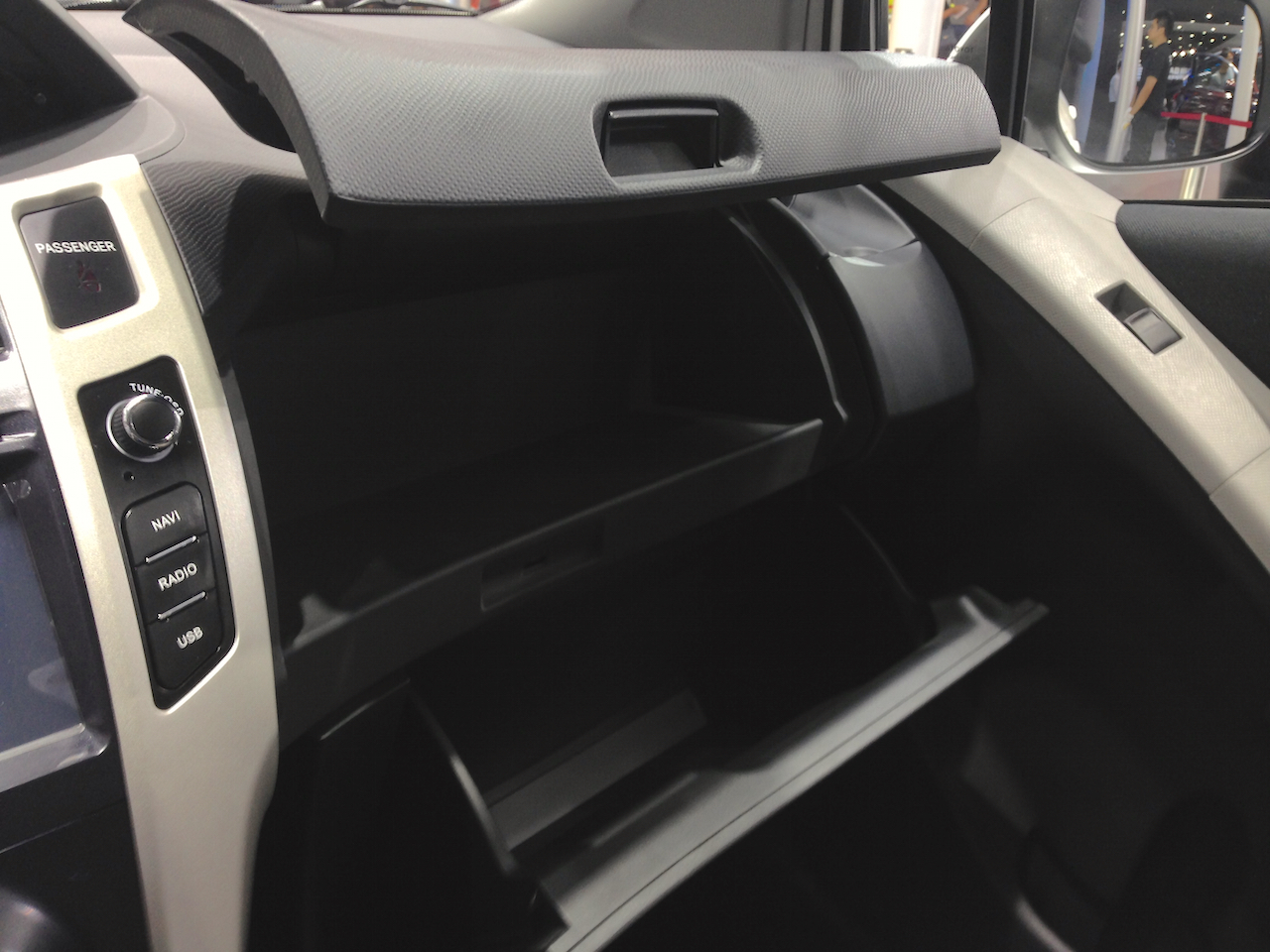 Leahead i1 interior 6 – Best Selling Cars Blog