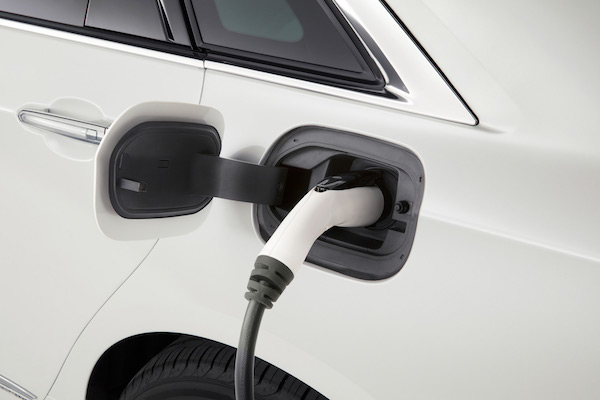 Media post: The Difference Between Hybrid and Plug-In Hybrid Vehicles ...