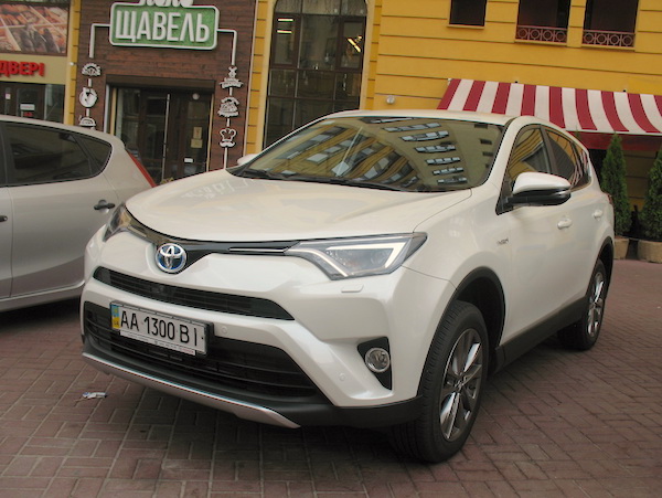 Ukraine August 2017: RAV4 and Duster catch up on Sportage – Best ...