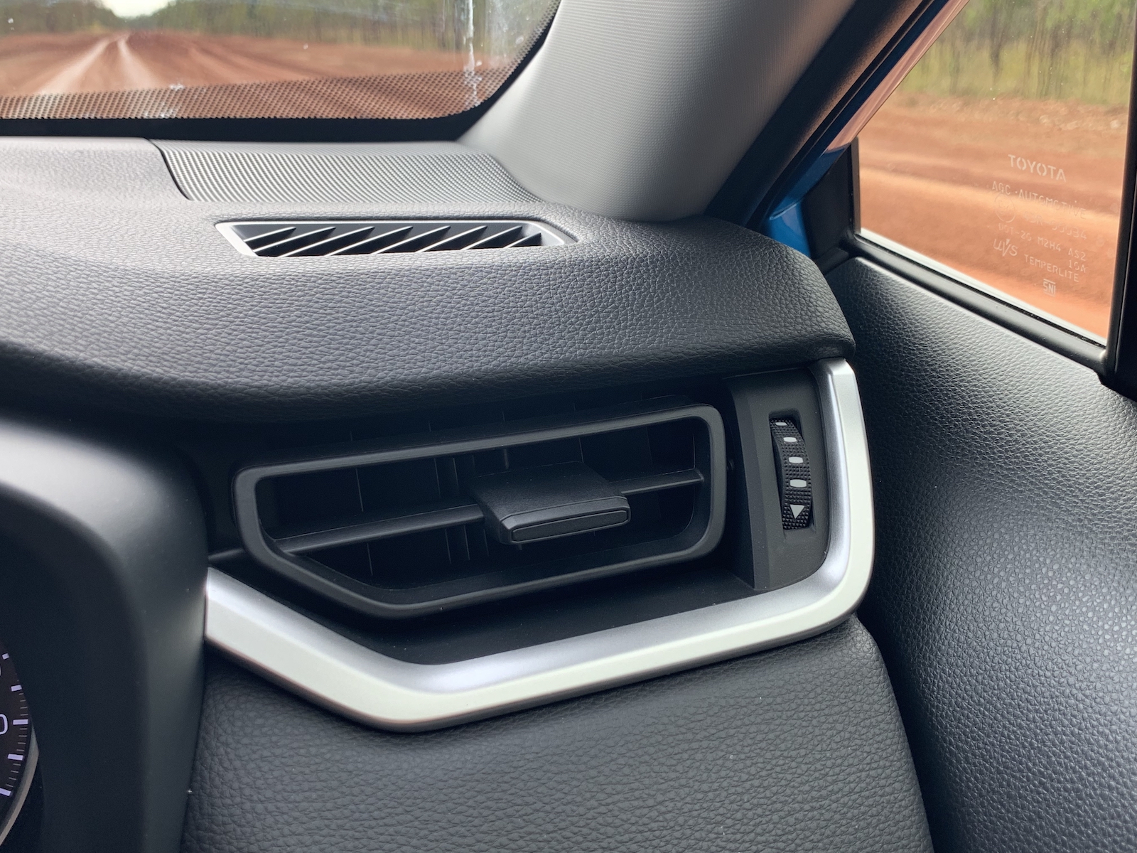Toyota RAV4 Dash detail – Best Selling Cars Blog