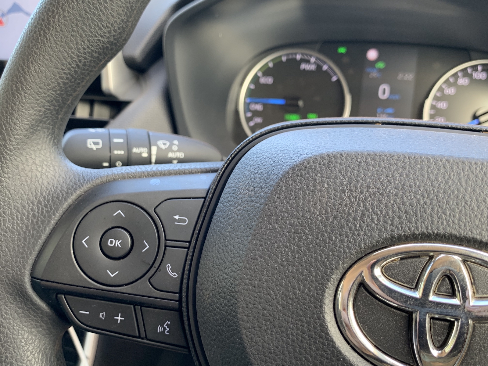 Toyota RAV4 Steering Wheel 1 – Best Selling Cars Blog