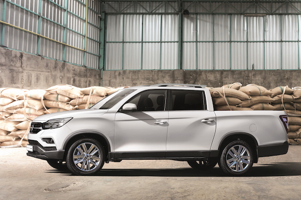 North Macedonia October 2022: MG ZS and Ssangyong Musso Grand snap ...